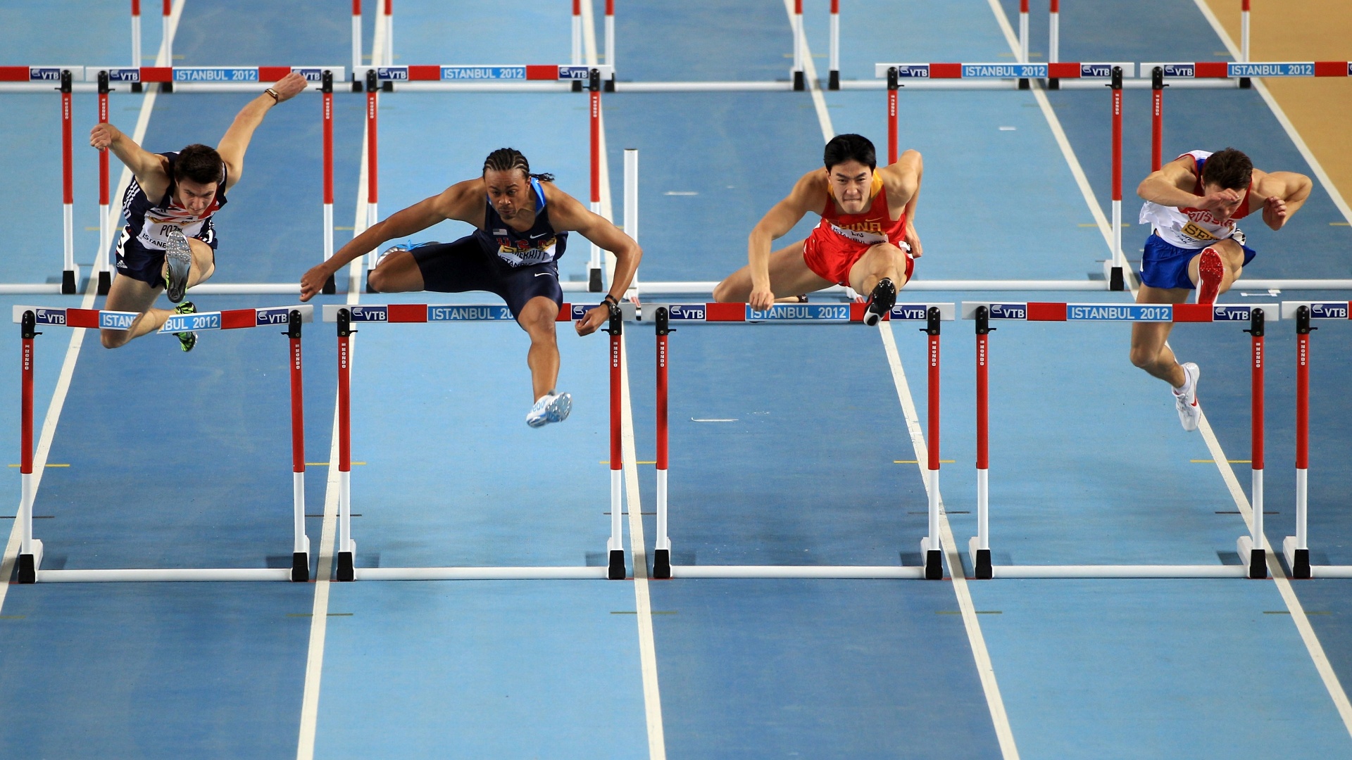 Imagens captam atletas no momento do salto - Fotos - UOL Esporte