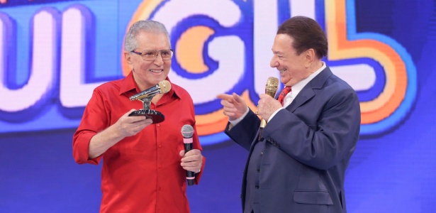 Carlos Alberto de Nóbrega fica emocionado com presente de Raul Gil - TV ...