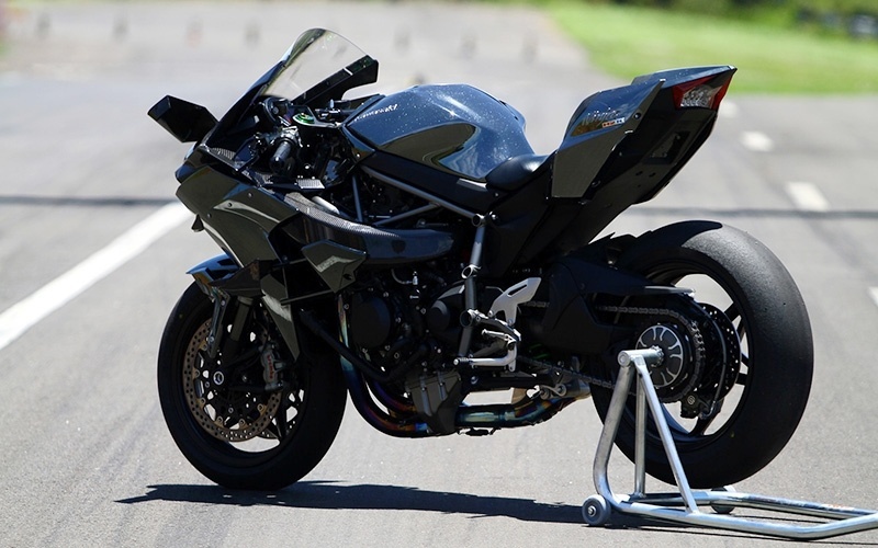 Kawasaki Ninja H2R é hiperesportiva só para pista fechada - Fotos - UOL ...