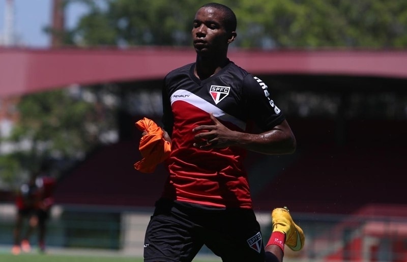 Thiago Mendes celebra invencibilidade pelo São Paulo no Paulistão