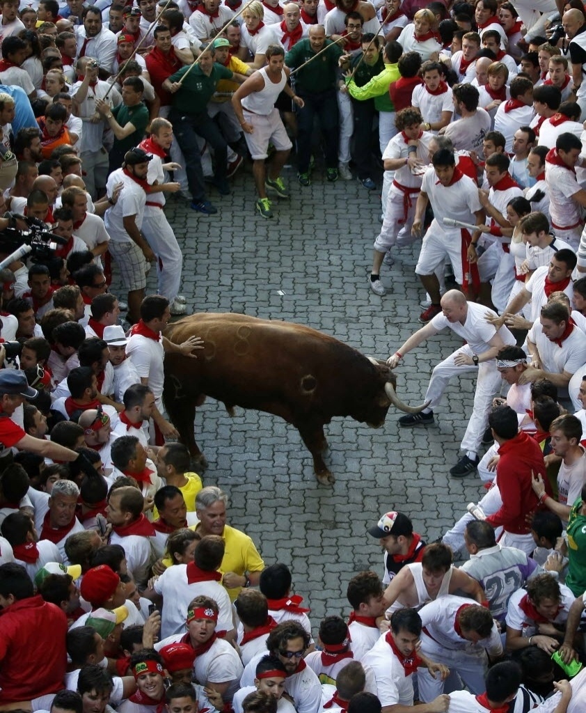 Festa de São Firmino agita Espanha com corrida de touros e celebração ...